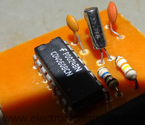 Precision 1Hz clock generator circuit - Electronic Circuits